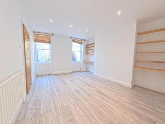 3 bedroom flat for rent in Park Crescent, BN2