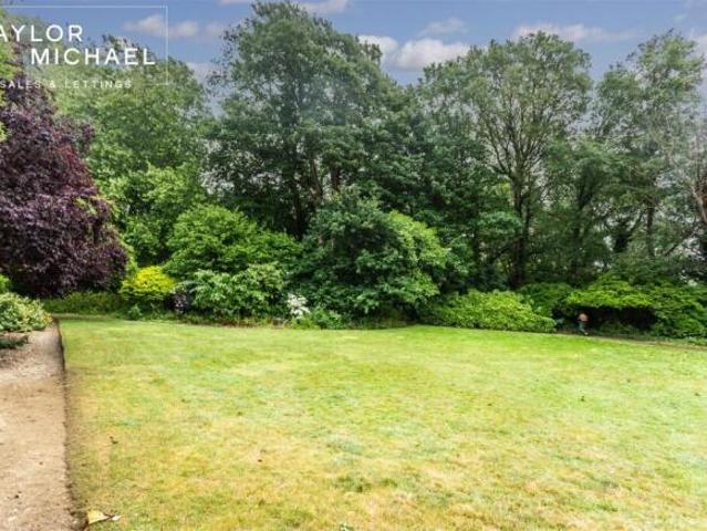3 bedroom flat for rent in Park Crescent, Brighton, BN2
