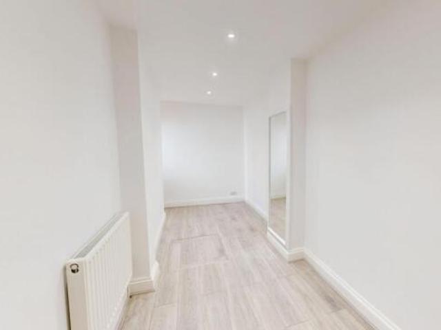 3 bedroom flat for rent in Park Crescent, Brighton, BN2