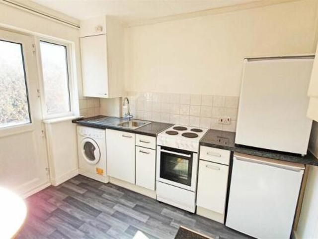 3 bedroom flat for rent in Park Crescent Place, Brighton BN2