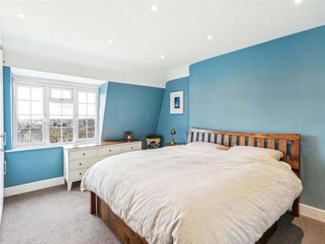 3 bedroom flat for rent in Park Hill Court, London, SW17