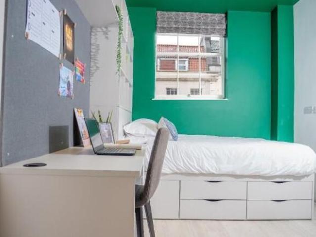 3 bedroom flat for rent in Park Street, Bristol, BS1