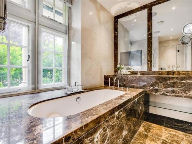 3 bedroom flat for rent in Parkside, Knightsbridge, SW1X