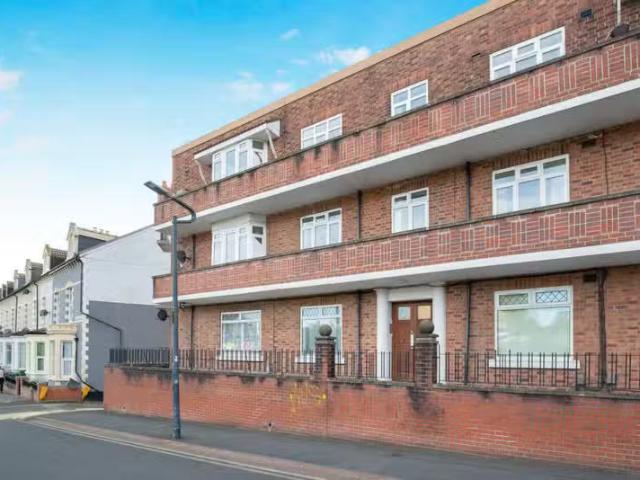 3 bedroom flat for rent in Parkview Court, Coldstream Terrace.