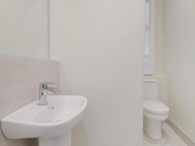 3 bedroom flat for rent in Parsons Green Terrace, Edinburgh, EH8