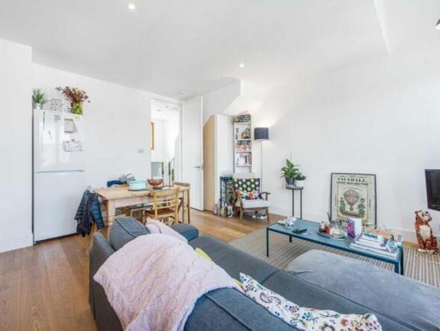 3 bedroom flat for rent in Pember Road, Kensal Rise, NW10