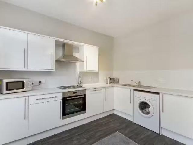 3 bedroom flat for rent in Peddie Street, West End, Dundee, DD1