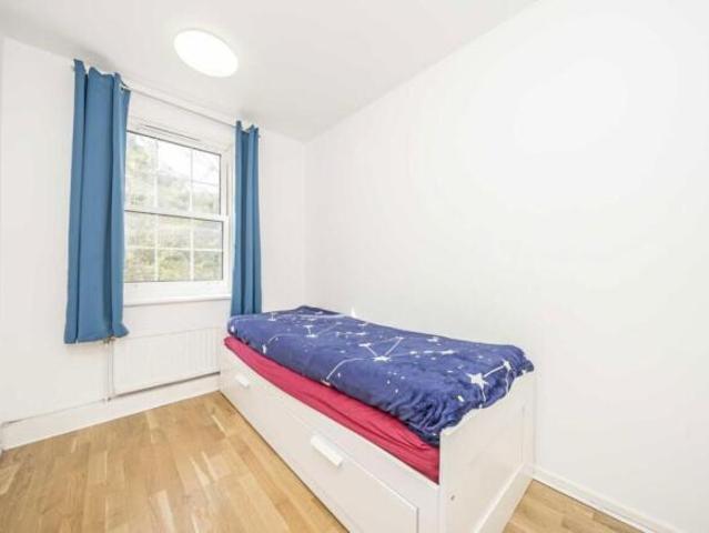 3 bedroom flat for rent in Percival Street, Clerkenwell, EC1V
