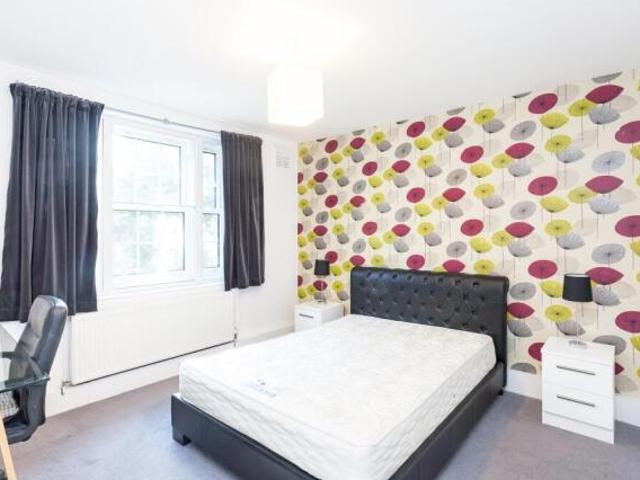 3 bedroom flat for rent in Percival Street, London, EC1V