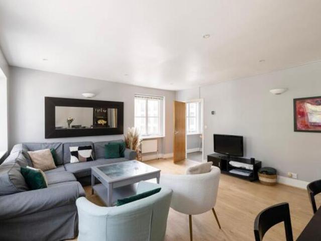 3 bedroom flat for rent in Percy Street, Fitzrovia, W1T