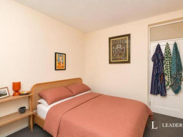 3 bedroom flat for rent in Perry Vale, London, SE23