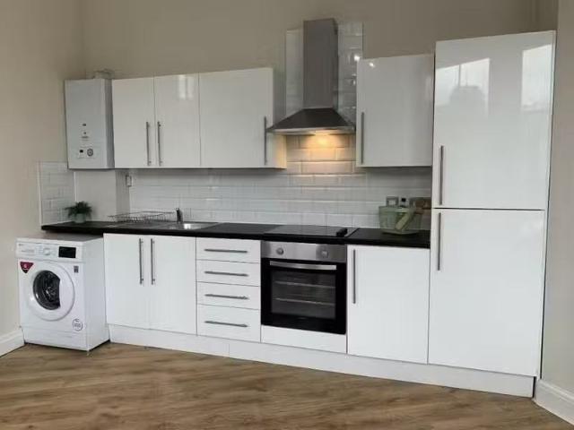 3 bedroom flat for rent in Peter House, Whitechapel, Liverpool.