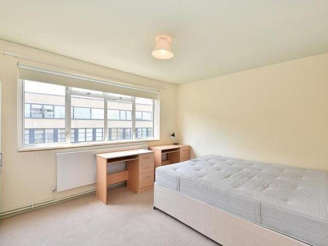 3 bedroom flat for rent in Peterborough Road, Fulham, London, SW6