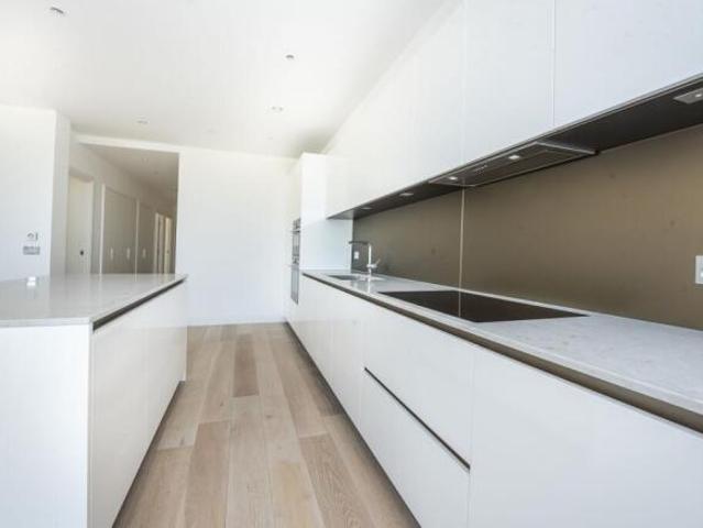 3 bedroom flat for rent in Pinewood Gardens Teddington TW11