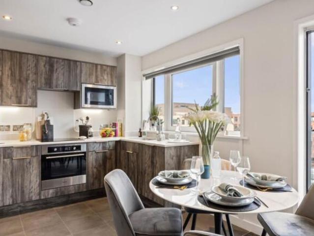 3 bedroom flat for rent in Pomona Wharf, 2 Waterways Avenue Waterways M15