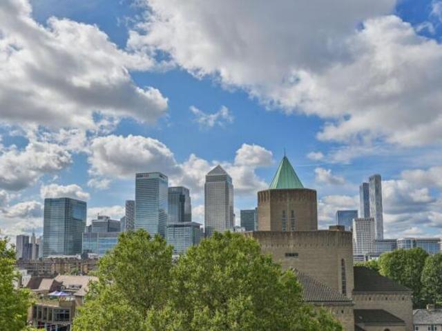 3 bedroom flat for rent in Poplar, London, E14