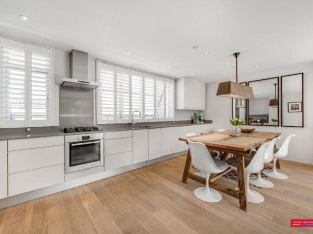 3 bedroom flat for rent in Porchester Square, London, W2