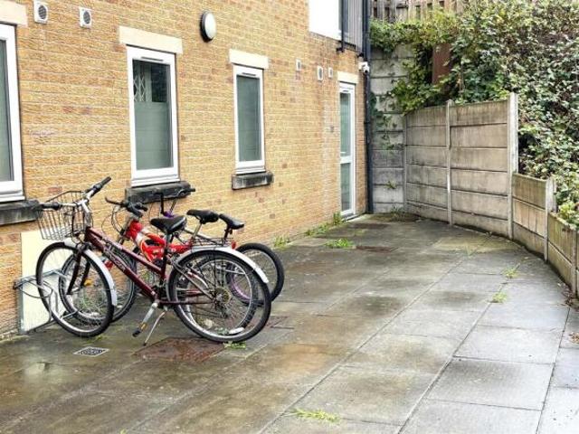 3 bedroom flat for rent in Powell Street, Sheffield, S3