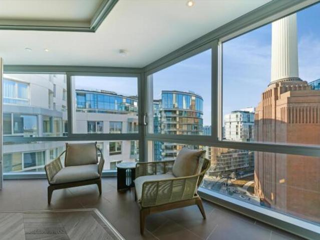 3 bedroom flat for rent in Prospect Way, London SW11