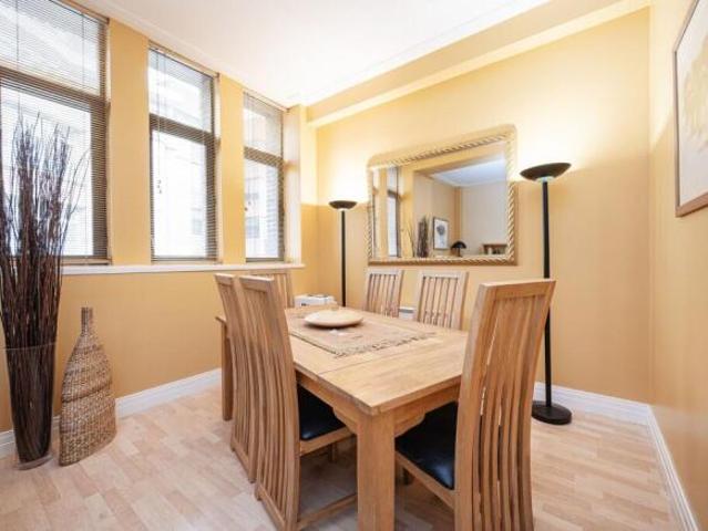 3 bedroom flat for rent in Prescot Street, City, London, E1