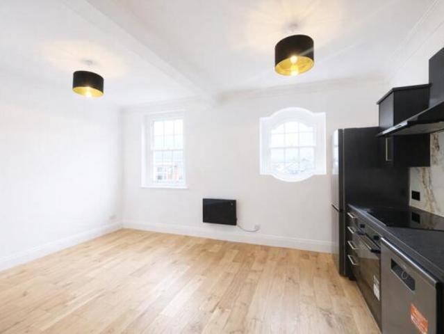 3 bedroom flat for rent in Preson Circus RL0105, BN1