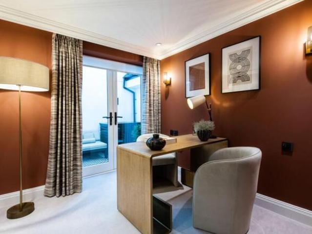 3 bedroom flat for rent in Prince of Wales Terrace, High Street Kensington, London, W8