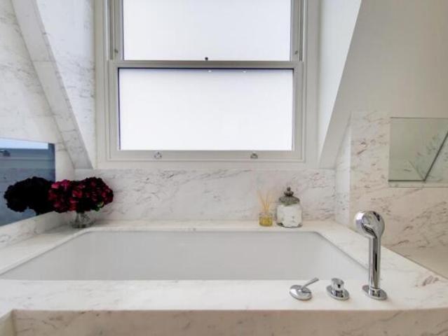 3 bedroom flat for rent in Prince of Wales Terrace London W8