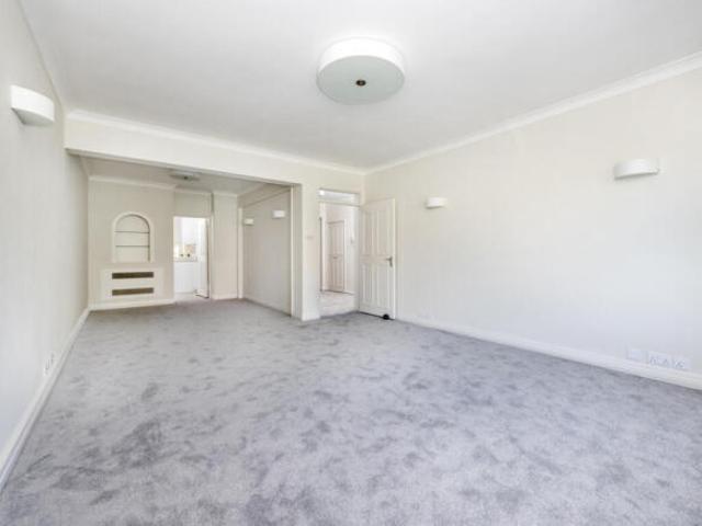 3 bedroom flat for rent in Princes Gate, London, SW7