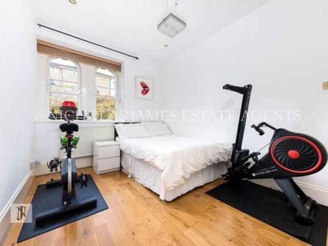 3 bedroom flat for rent in Princess Park Manor, Royal Drive, N11
