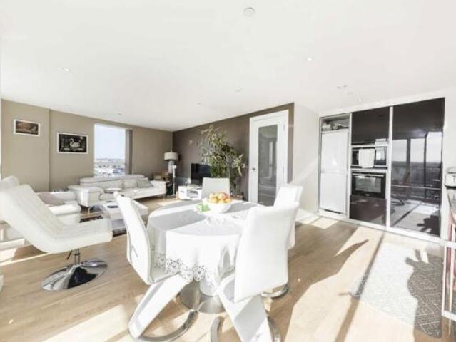 3 bedroom flat for rent in Pump House Crescent, Brentford, TW8