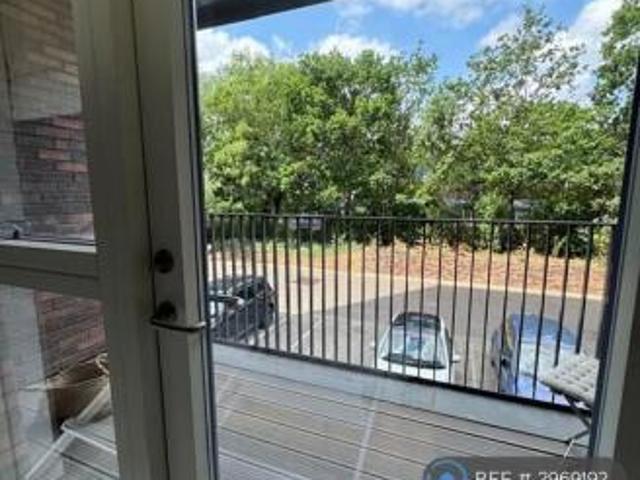 3 bedroom flat for rent in Purbeck Gardens, London, SE26