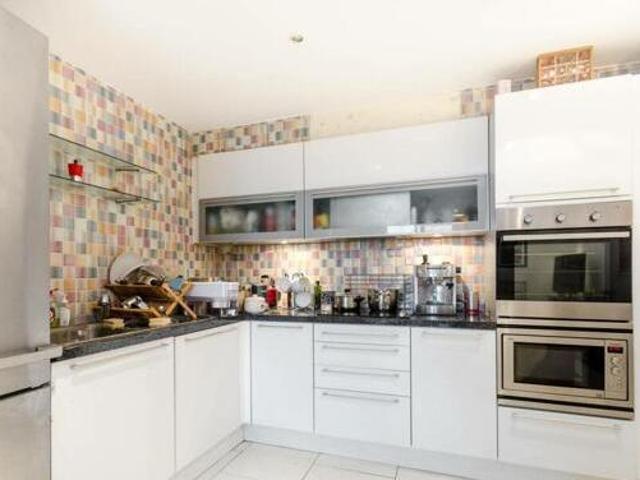 3 Bedroom Flat For Rent In Putney, London