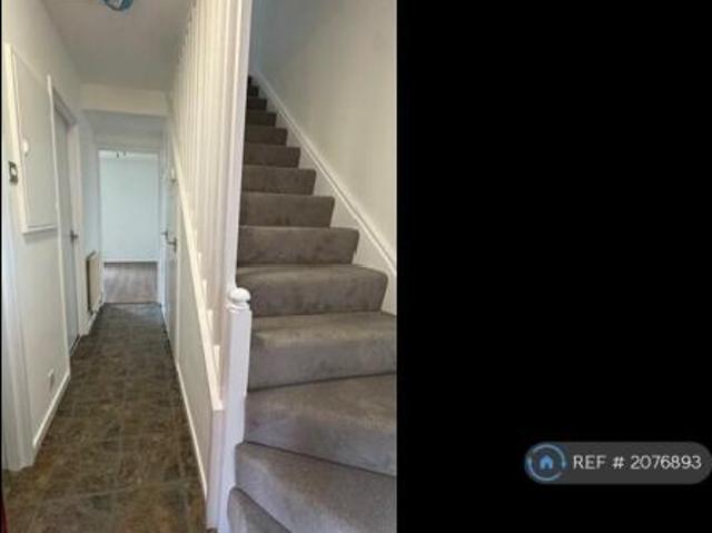 3 bedroom flat for rent in Putney, SW15