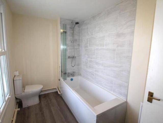 3 bedroom flat for rent in Queen Street, Ashford, Kent, TN23