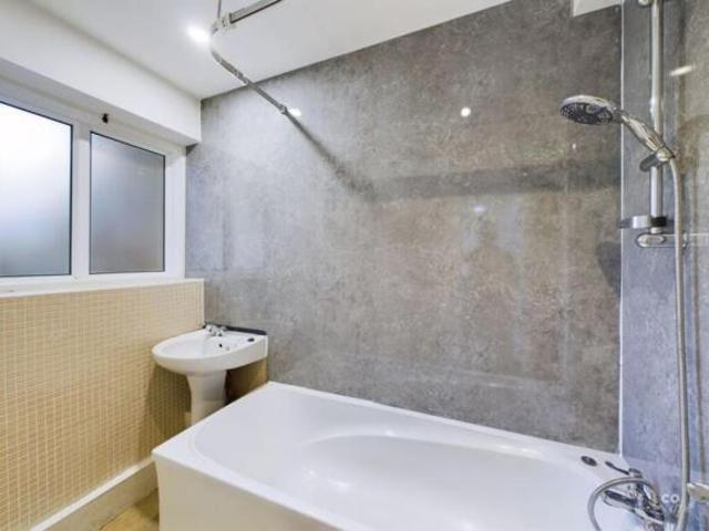 3 bedroom flat for rent in Queensway, Brighton, BN2