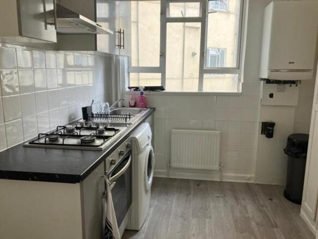3 bedroom flat for rent in Queens Court, Clifton, BS8