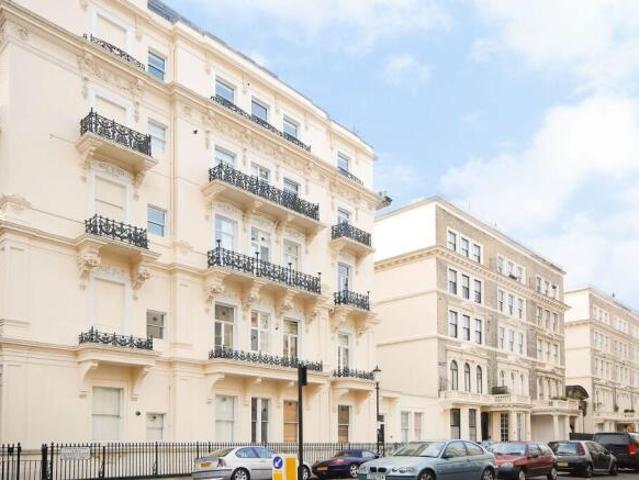 3 bedroom flat for rent in Queens Gate, South Kensington, London, SW7