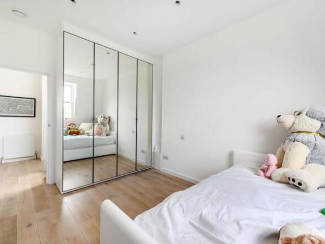 3 bedroom flat for rent in Queens Gate, South Kensington, London, SW7
