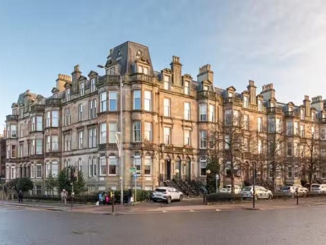 3 bedroom flat for rent in Queens Drive, Flat 3 2, Queens Park.