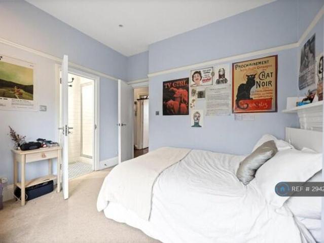 3 bedroom flat for rent in Queens Park, London, NW6