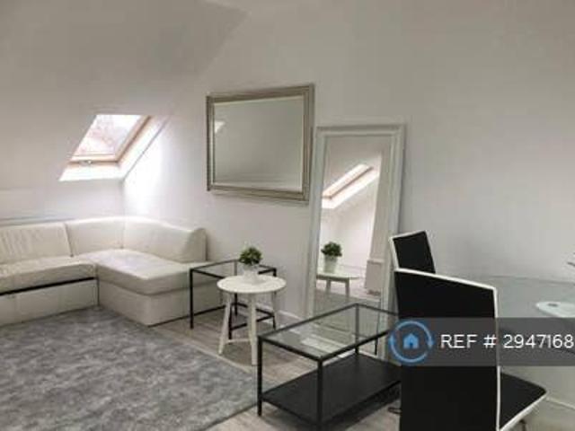 3 bedroom flat for rent in Rannoch Road, London, W6