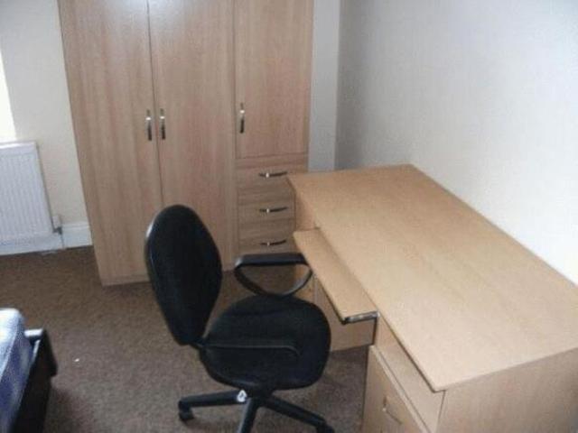 3 bedroom flat for rent in Raddlebarn Road, Selly Oak, Birmingham, B29 6HJ, B29
