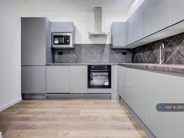 3 bedroom flat for rent in Radio House, Chelmsford, CM1
