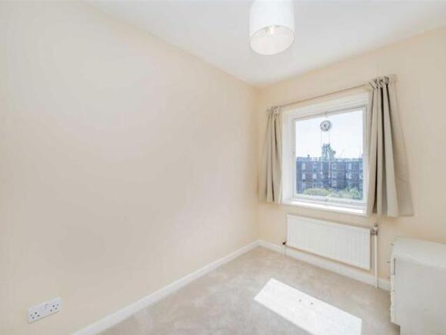 3 bedroom flat for rent in Renfrew Road, London, SE11