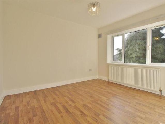 3 bedroom flat for rent in Redesdale Gardens, Isleworth, TW7