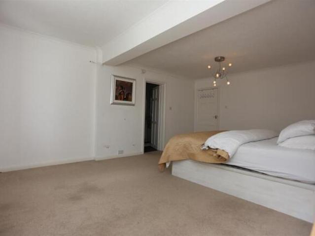 3 bedroom flat for rent in Regency Square, Brighton, BN1