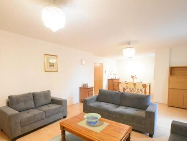 3 Bedroom Flat For Rent In Regent´s Park, London