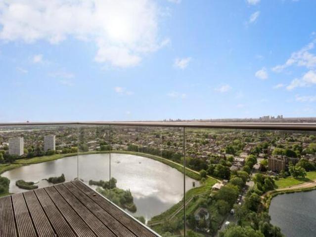3 bedroom flat for rent in Residence Tower, Woodberry Grove, N4
