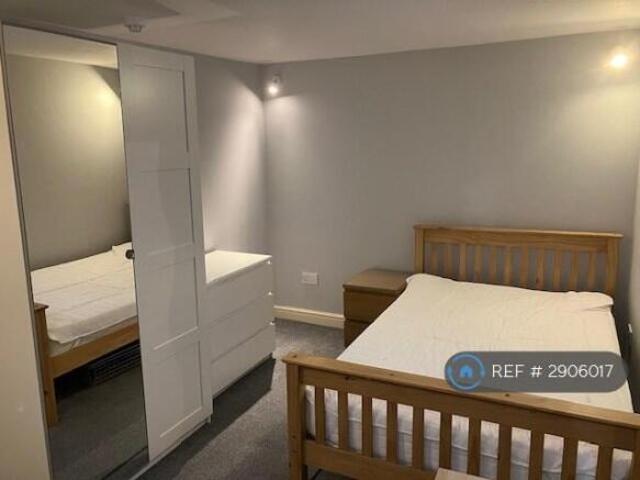 3 bedroom flat for rent in Richmond Grove, Manchester, M13