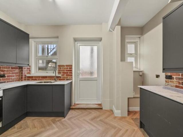 3 bedroom flat for rent in Richmond Hill, Bournemouth, BH2